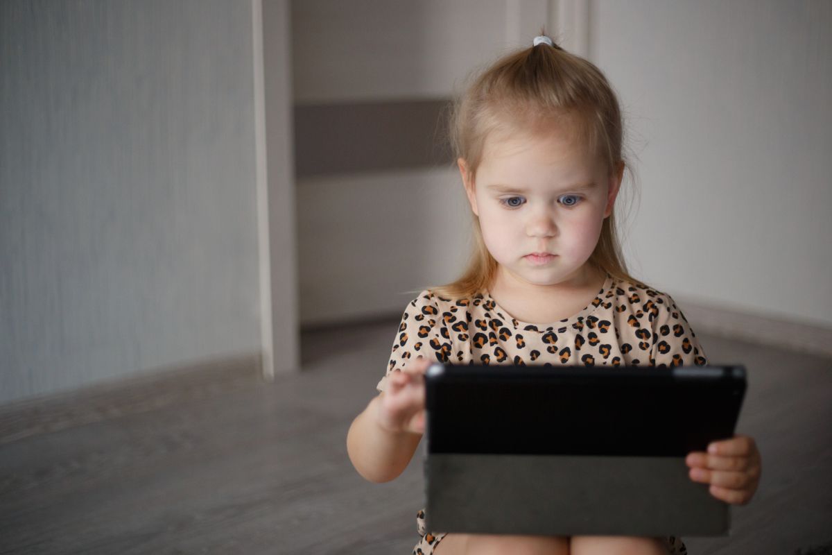 Digitalni autizam kod dece: Najčešći simptomi - Uradi to za sebe